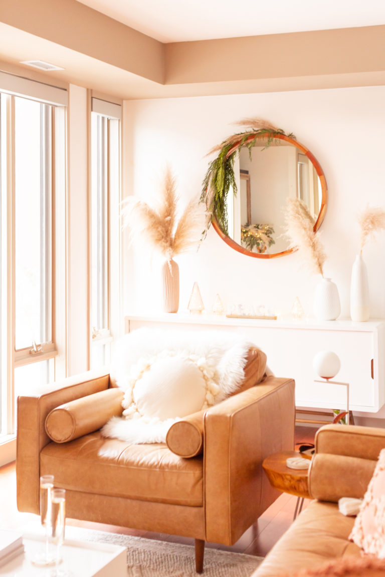 MID CENTURY MEETS BOHO HOLIDAY DECOR - JustineCelina